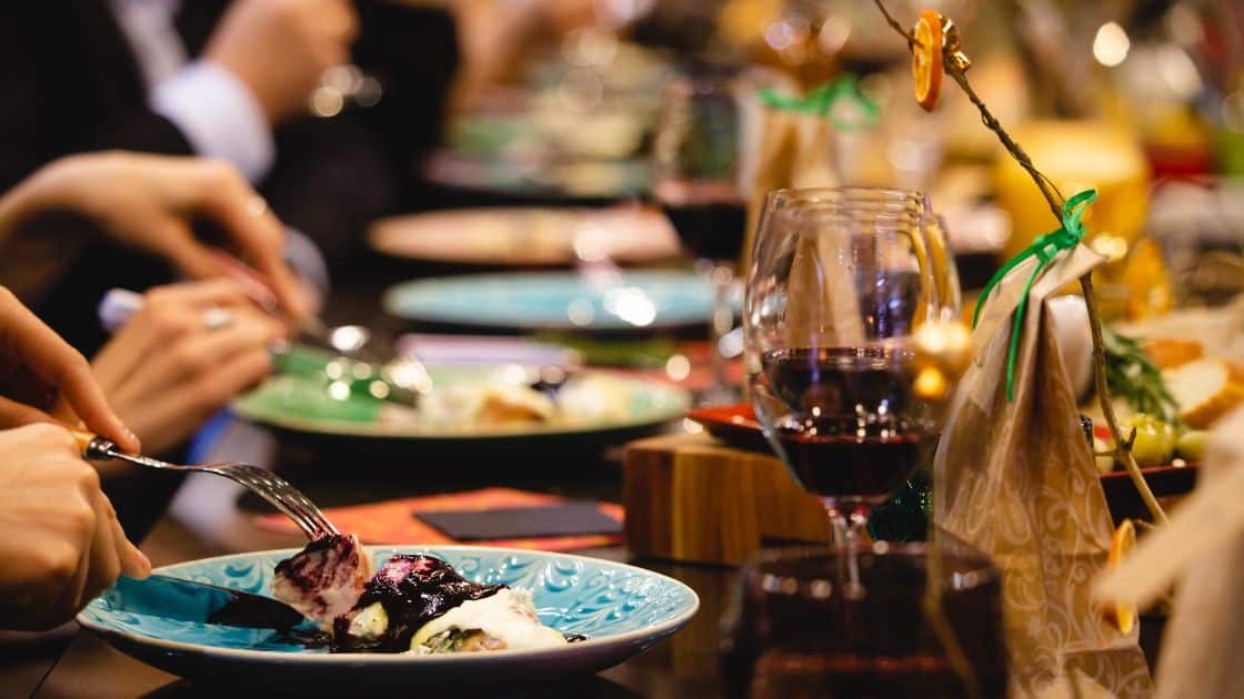Daftar Anggaran Saat Memulai Bisnis Restoran - Mekari Jurnal