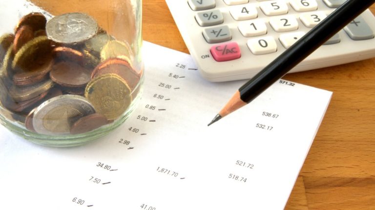 Kenali Perbedaan Hutang dan Piutang & Tips Cara Mengelolanya