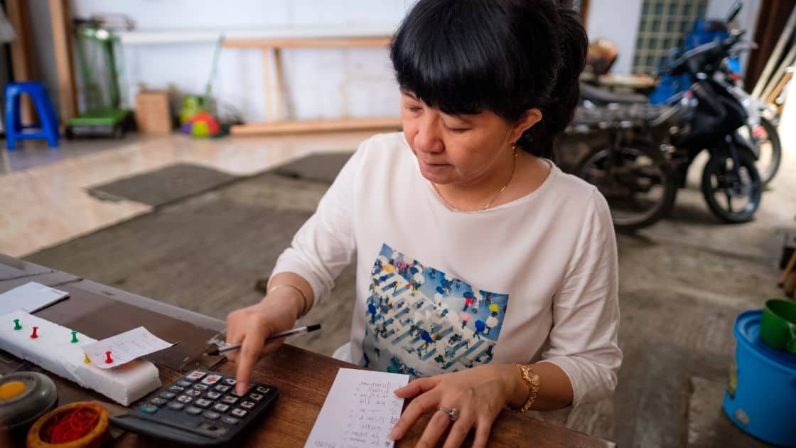Contoh Pembukuan Warung Makan dan Sembako Sederhana
